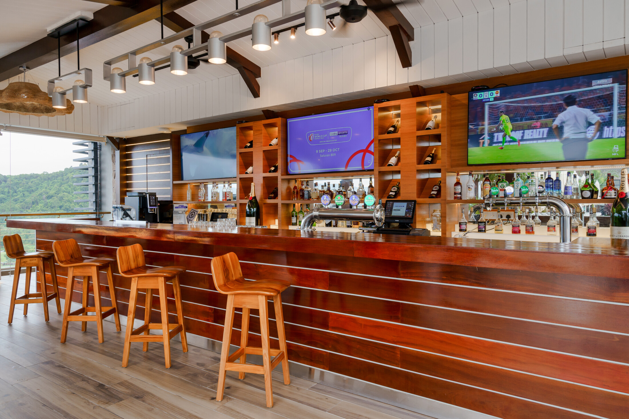 SAIL Rooftop Bar & Lounge