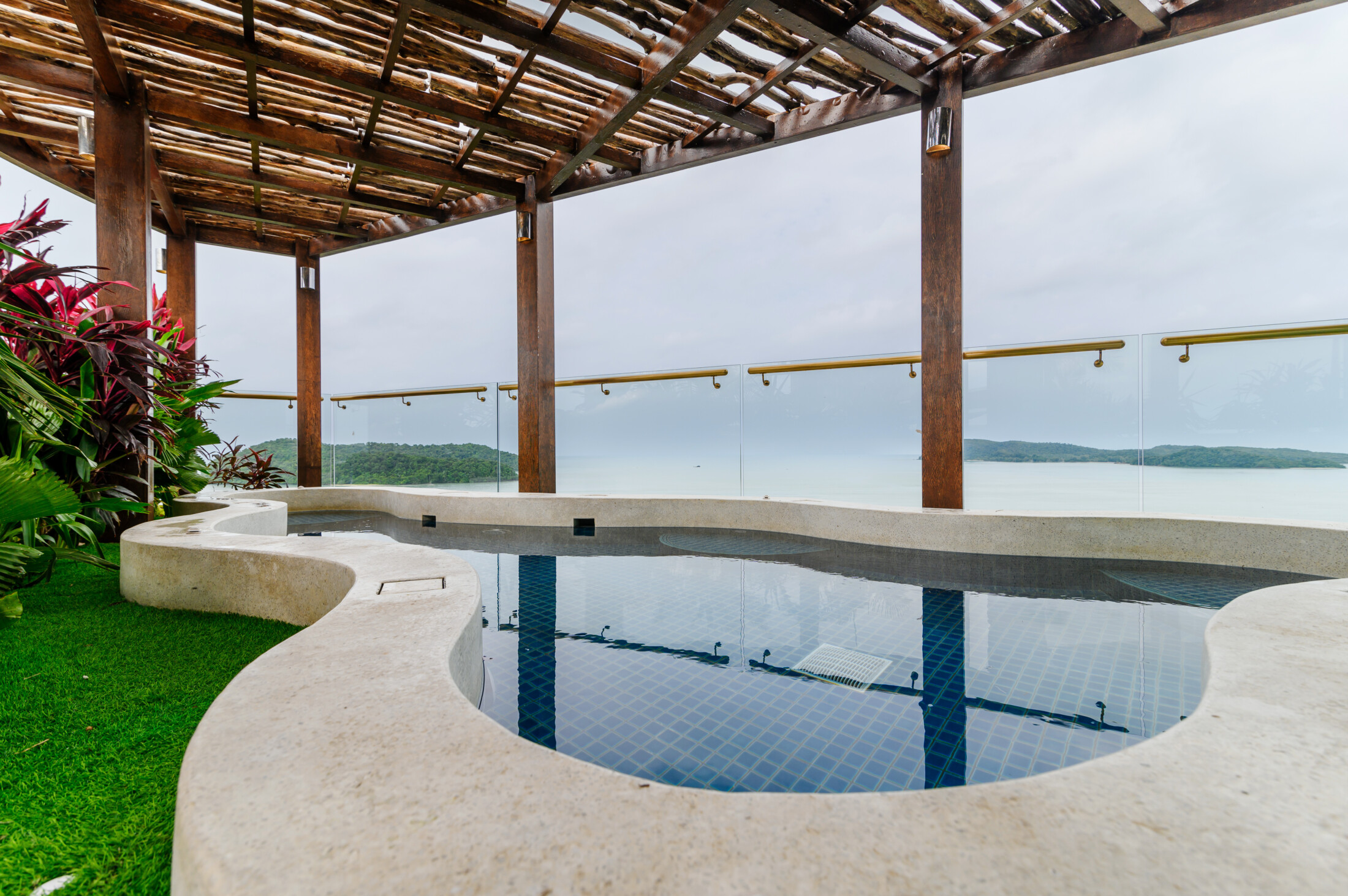 SAIL Rooftop Bar & Lounge